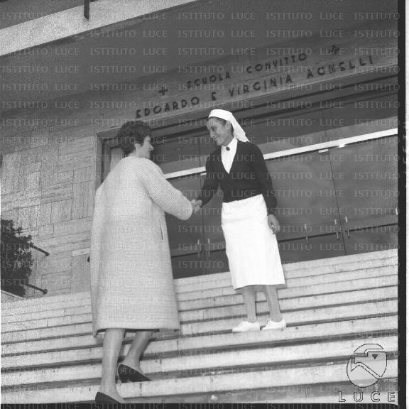 Marella Agnelli alla Scuola Convitto per infermiere 'Edoardo e Virginia ... Marella Agnelli alla Scuola Convitto per infermiere 'Edoardo e Virginia ...