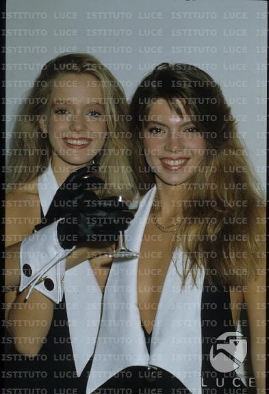 Benedicta Boccoli con la sorella Brigitta - Archivio storico Istituto Luce